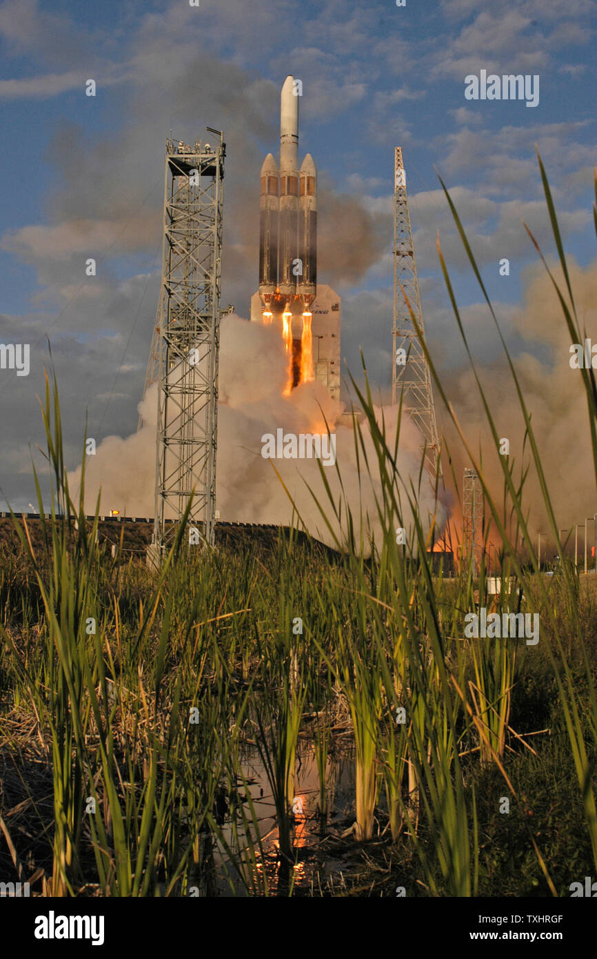Heavy lift launch vehicles hi-res stock photography and images - Alamy
