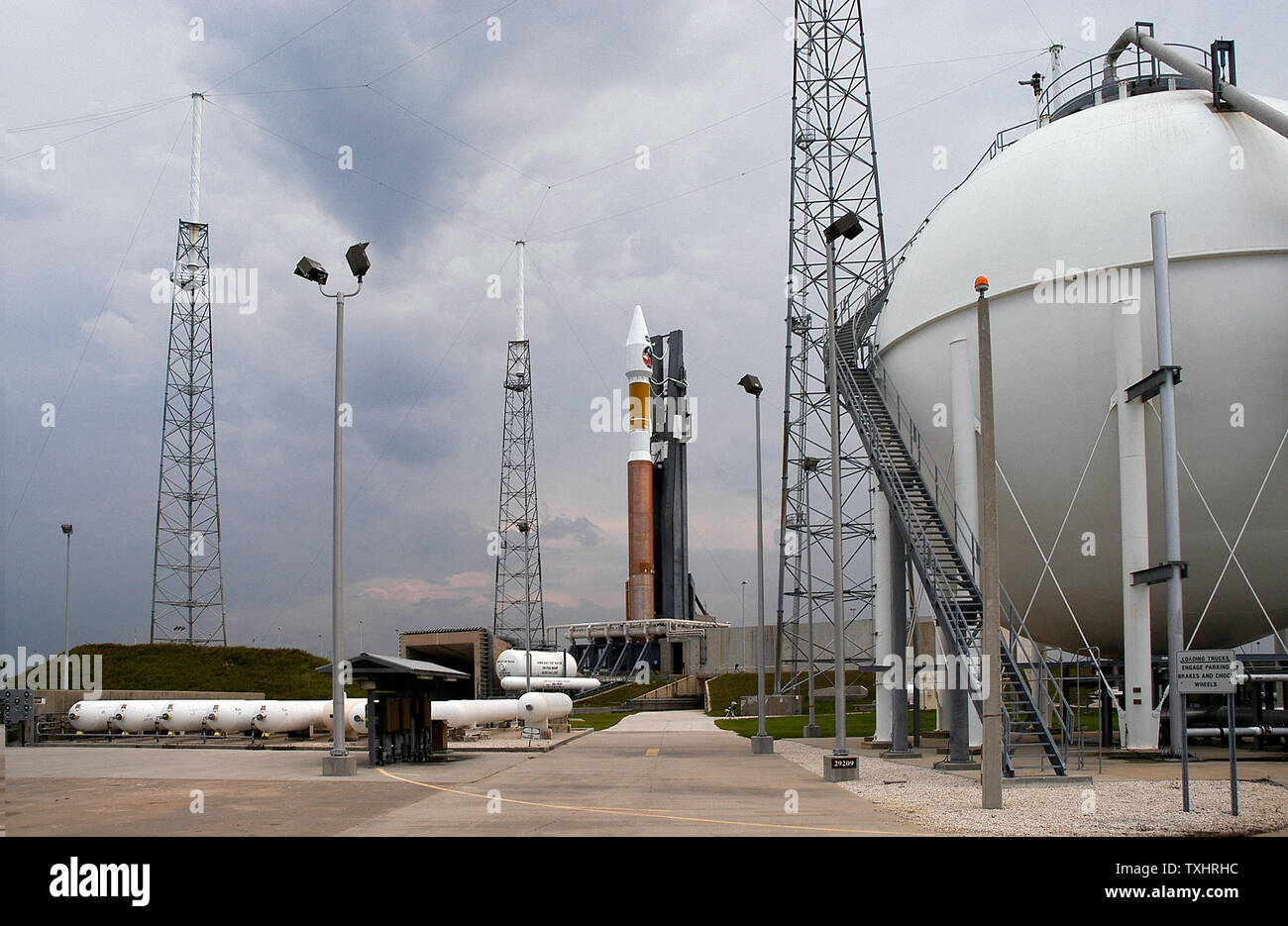 Reconnaissance satellite hi-res stock photography and images - Alamy