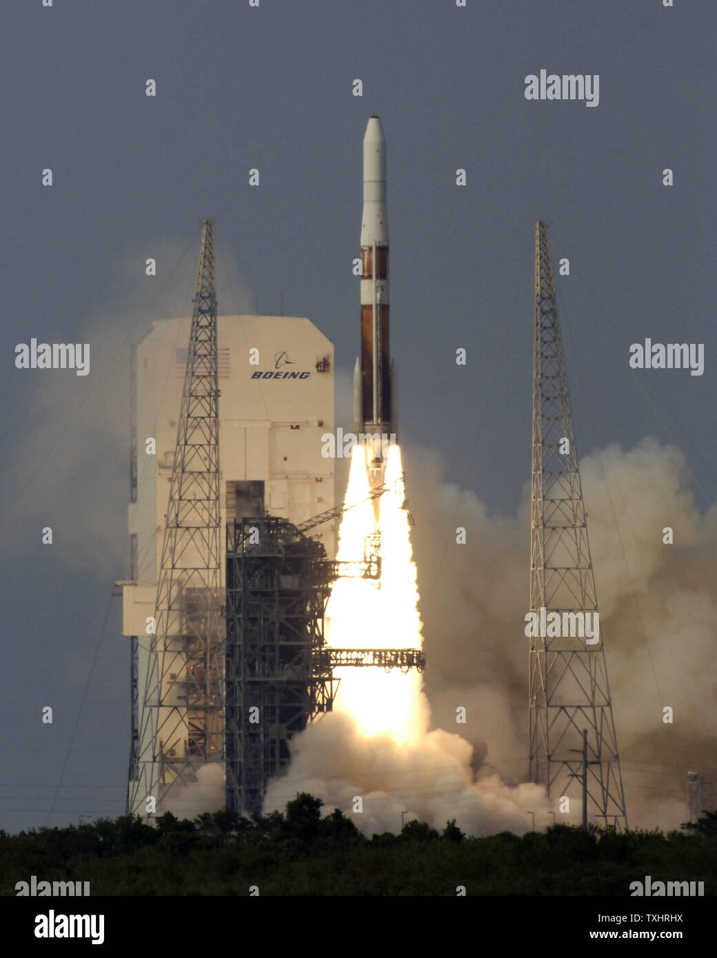 A Boeing Delta IV rocket launches the GOES N satellite from Launch ...