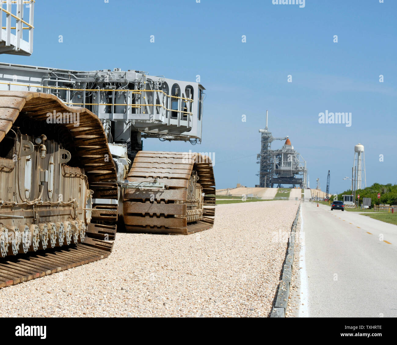 Nasa crawler transporter hi-res stock photography and images - Alamy