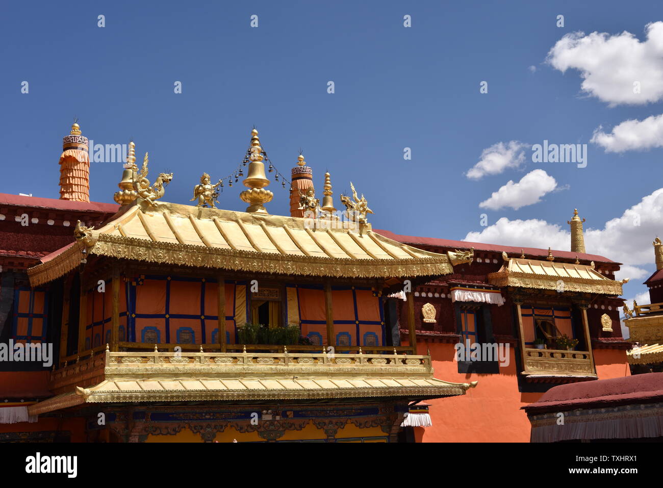 Jinding temple hi-res stock photography and images - Alamy