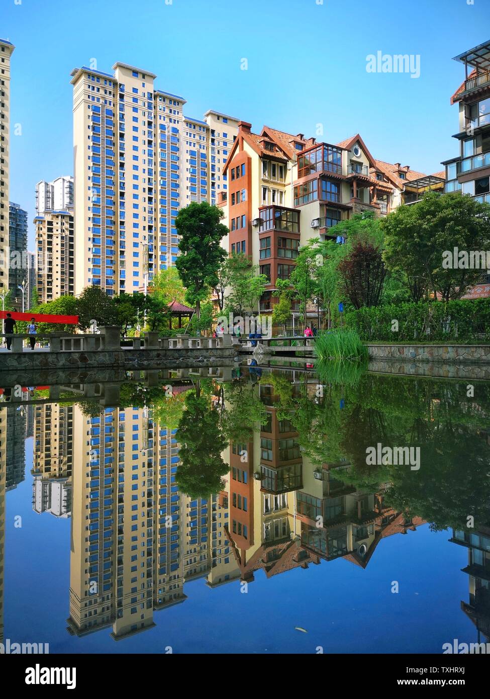 On April 9, 2019, Guangan City, Sichuan Province, bright spring, blue ...