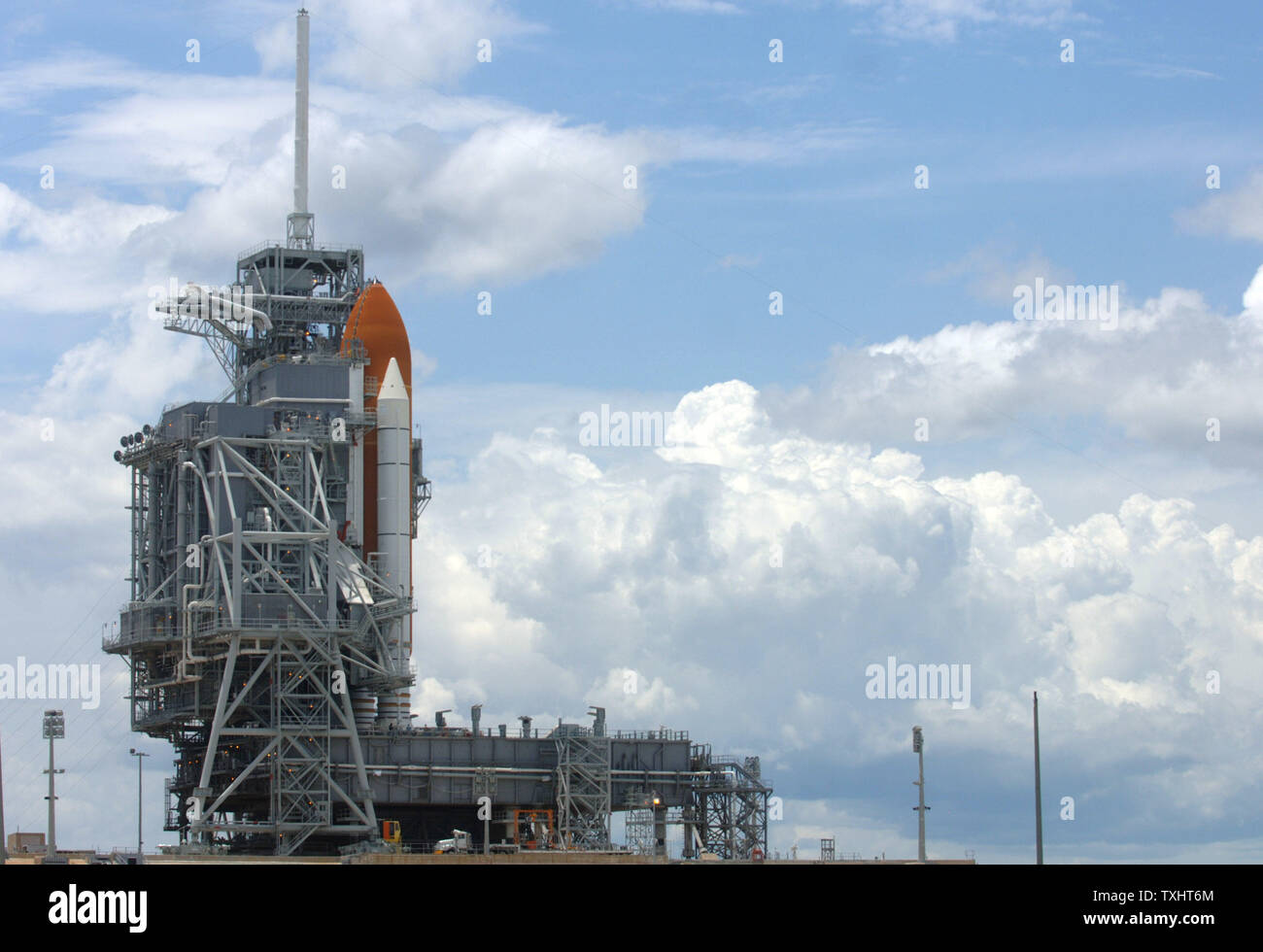 Sts 117 hi-res stock photography and images - Alamy