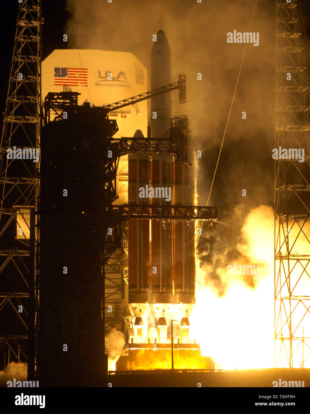 A Boeing Delta IV "Heavy" rocket launches at 9:47 PM from launch pad ...