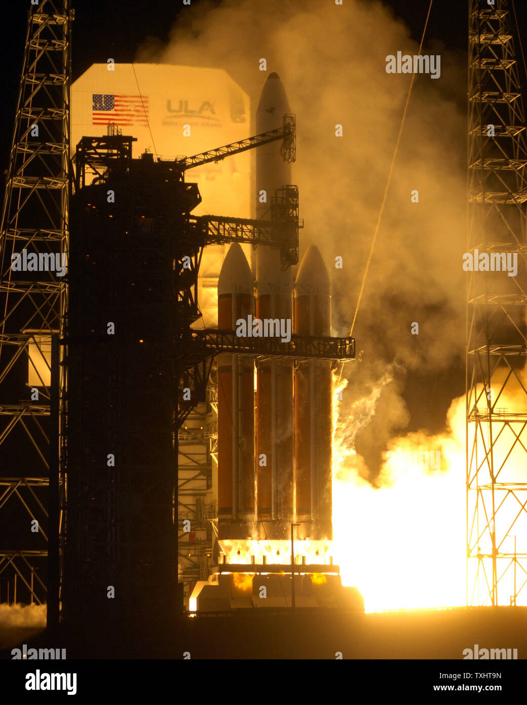 A Boeing Delta IV "Heavy" rocket launches at 9:47 PM from launch pad ...