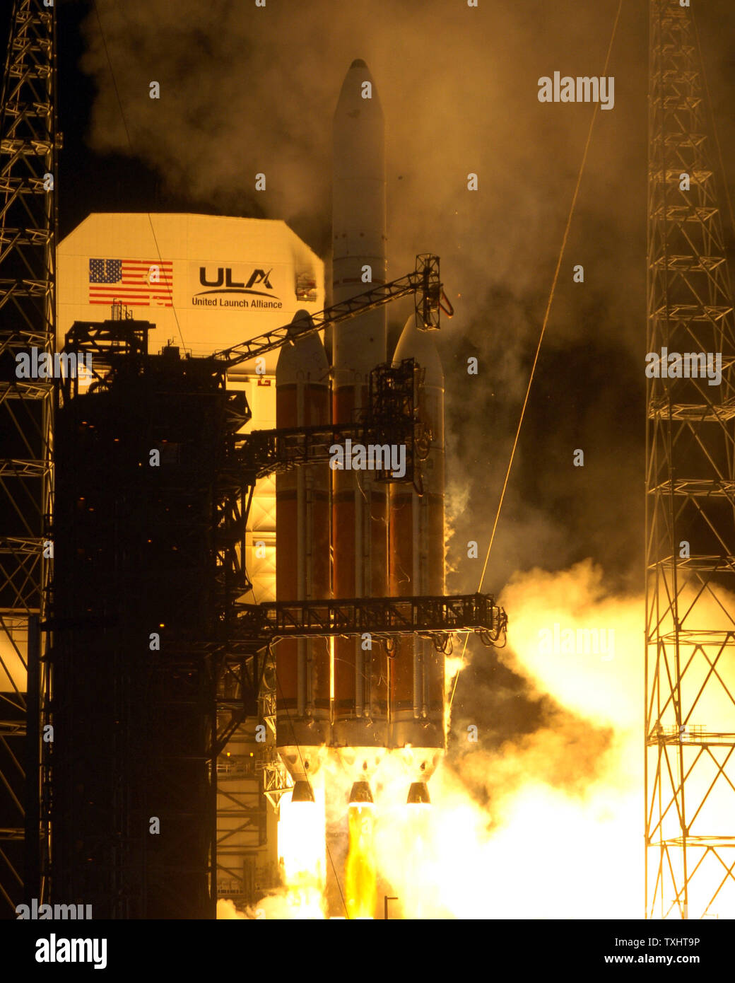A Boeing Delta IV "Heavy" rocket launches at 9:47 PM from launch pad ...