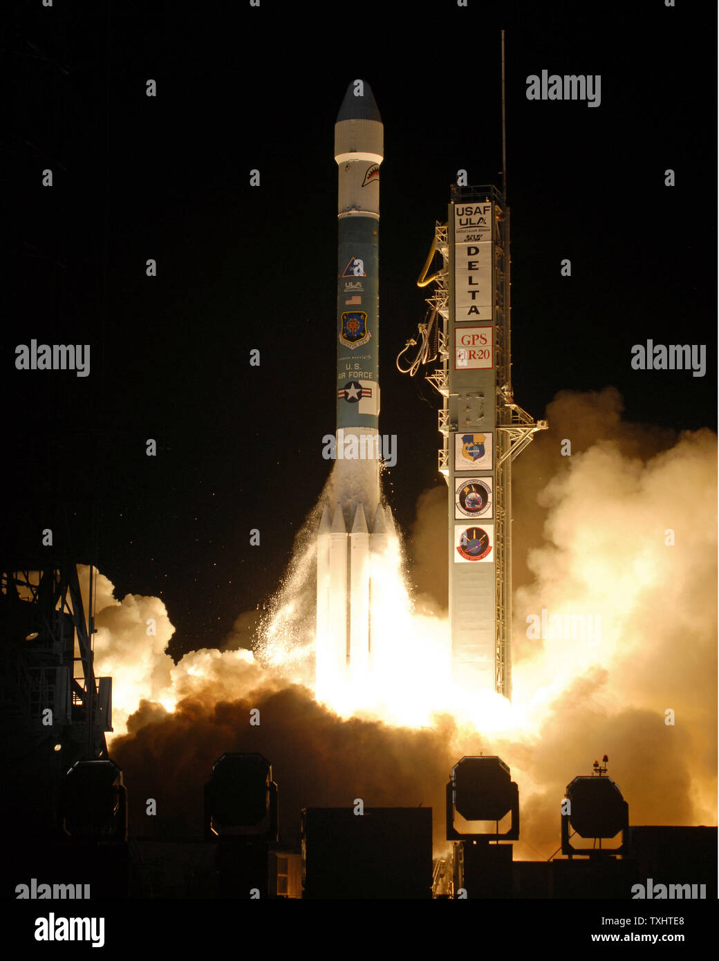 Delta ii launch 2009 hi-res stock photography and images - Alamy