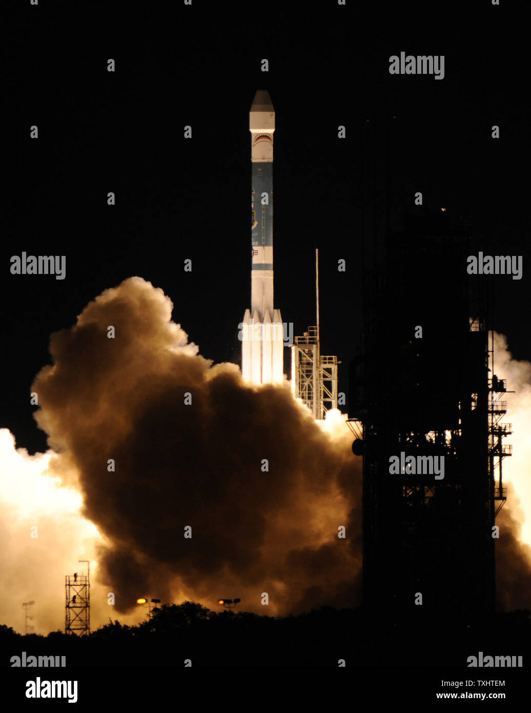Delta ii launch 2009 hi-res stock photography and images - Alamy