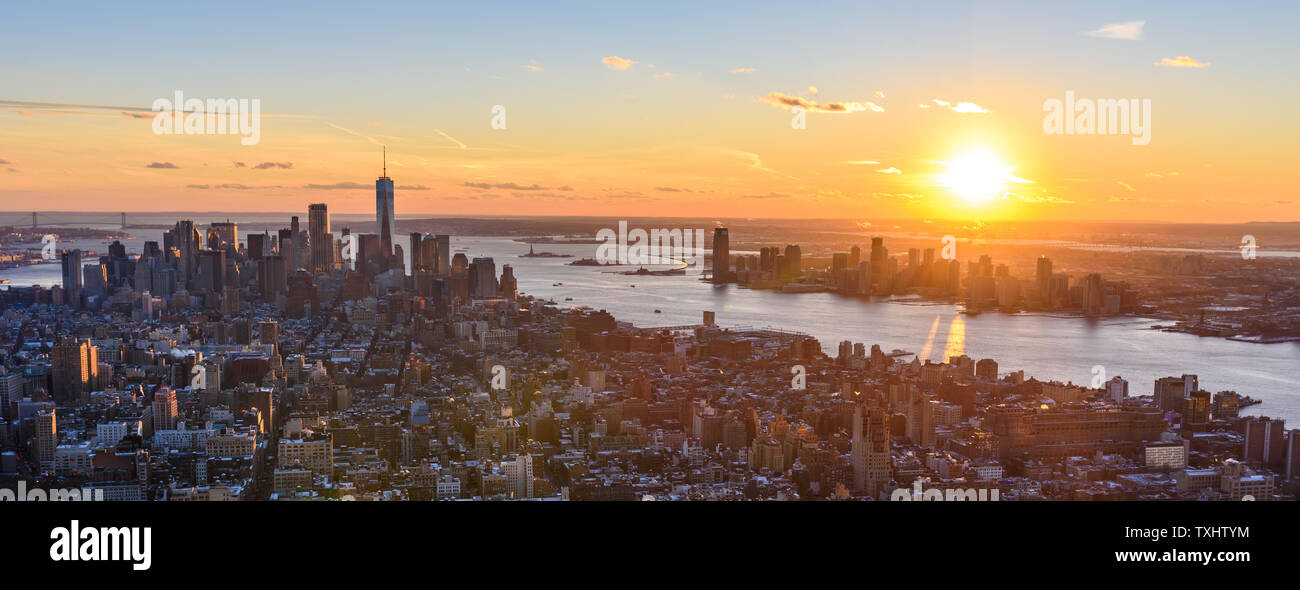 Sunset view new york skyline hi-res stock photography and images - Alamy