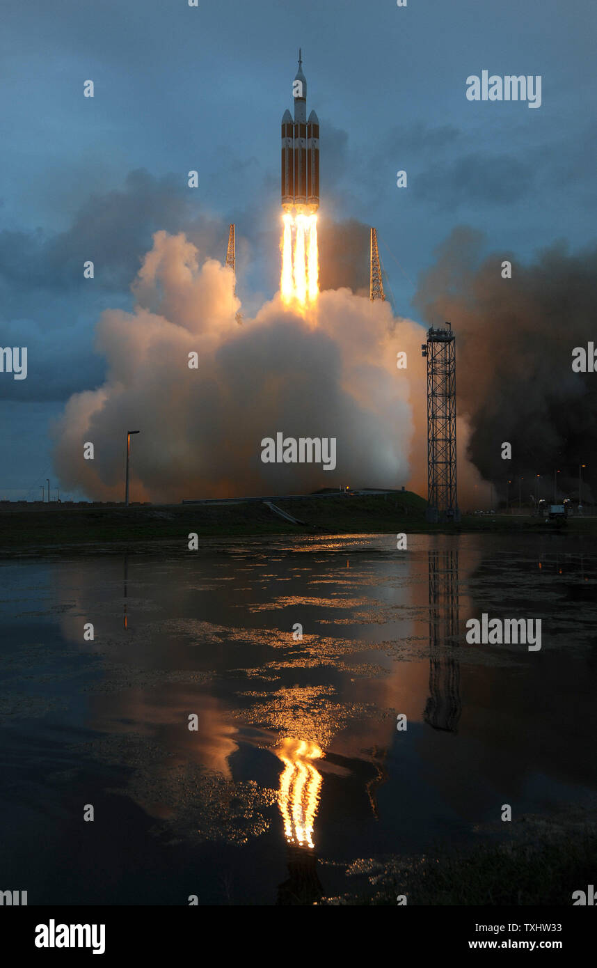 A United Launch Alliance Delta IV Heavy launches NASA's Orion ...