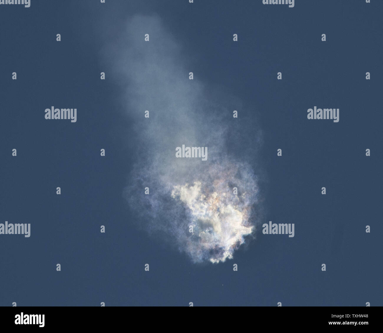 Spacex rocket explodes hi-res stock photography and images - Alamy