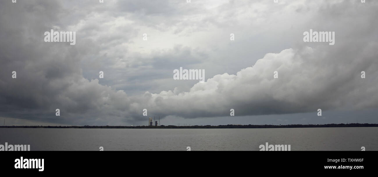 A United Launch Alliance (ULA) Delta IV "Heavy" remains bolted to ...