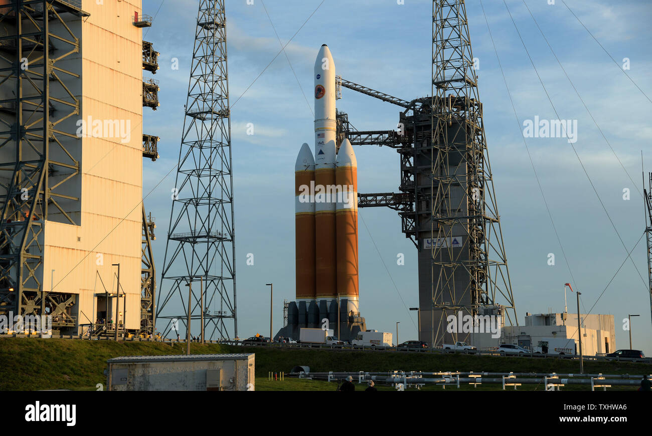 Multi rocket launch system hi-res stock photography and images - Alamy