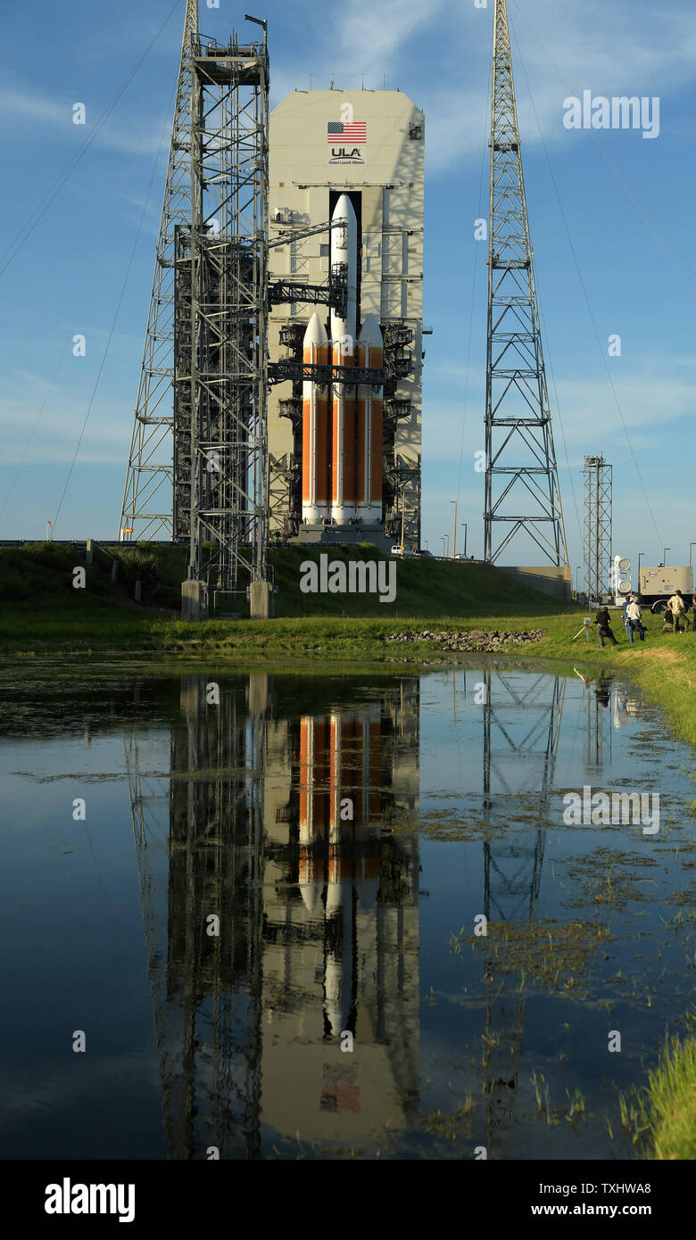 Multi launch rocket system hi-res stock photography and images - Alamy