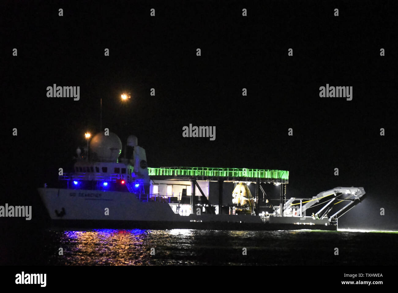 Rocket splashdown hi-res stock photography and images - Alamy