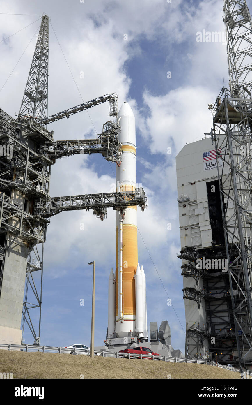 Wgs 10 satellite hi-res stock photography and images - Alamy