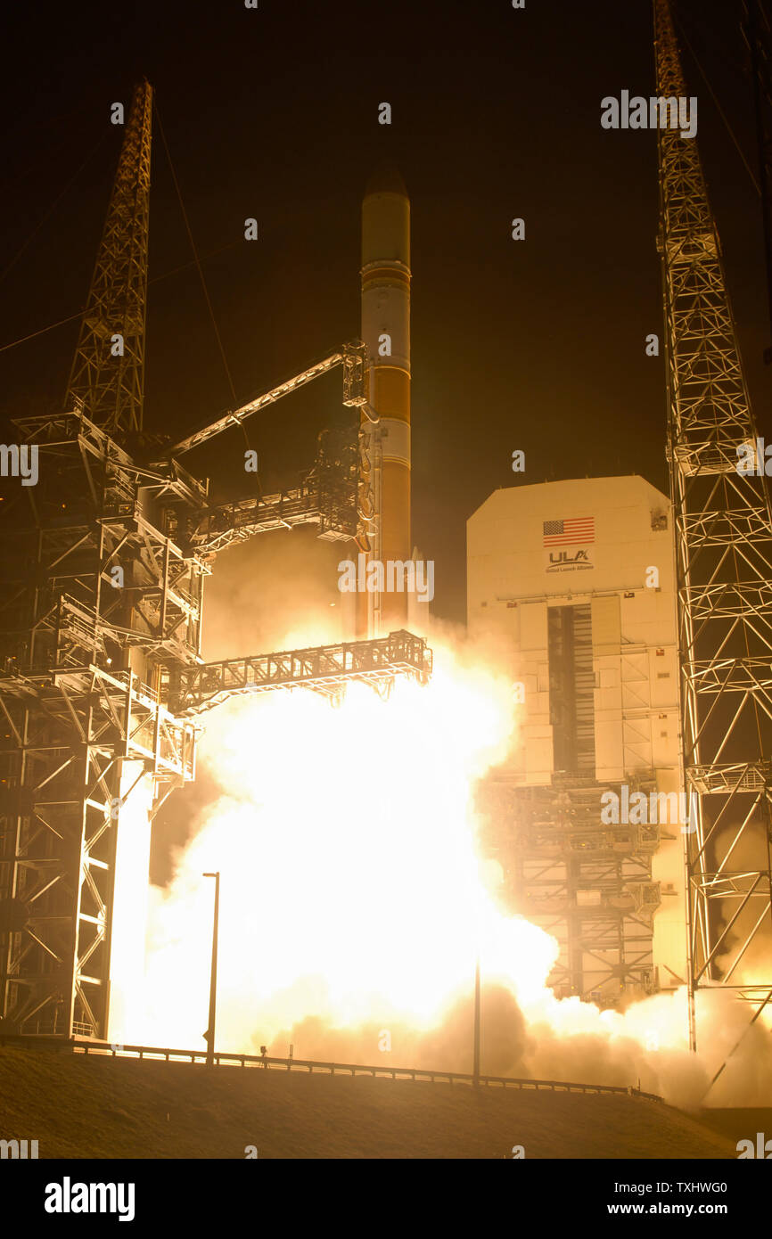 Wgs 10 satellite hi-res stock photography and images - Alamy