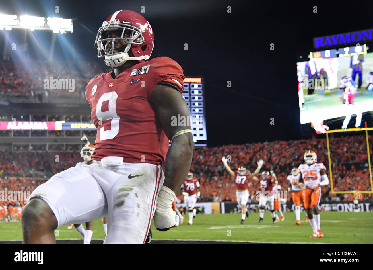 Alabama Crimson Tide Bo Scarbrough celebrates after rushing for a 37 ...