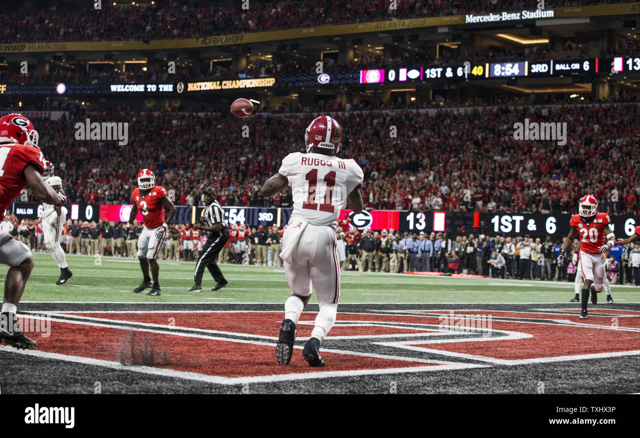 Alabama Crimson Tide wide receiver Henry Ruggs III (11) gets behind ...