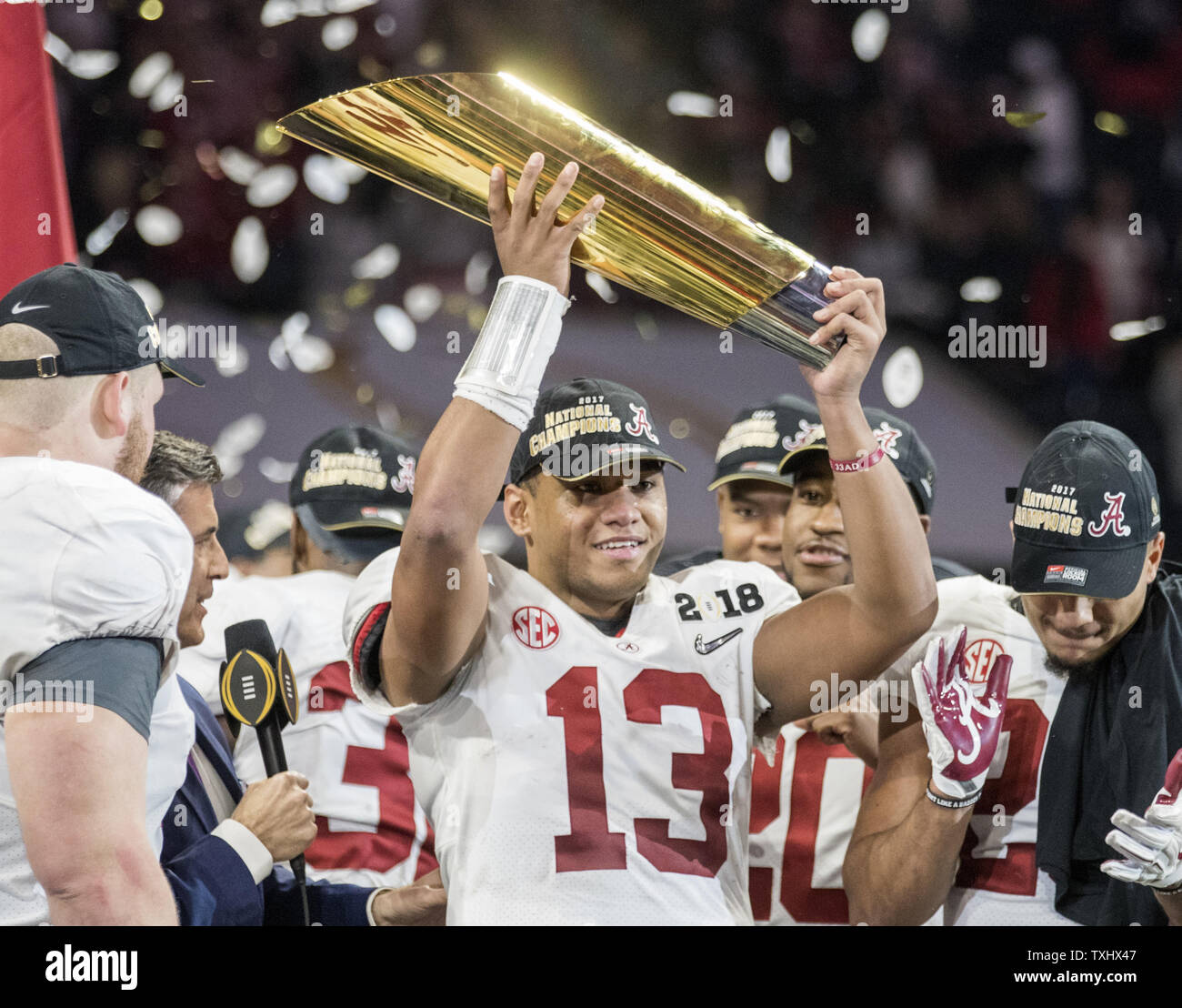 Alabama Crimson Tide quarterback Tua Tagovailoa (13) hoists the ...