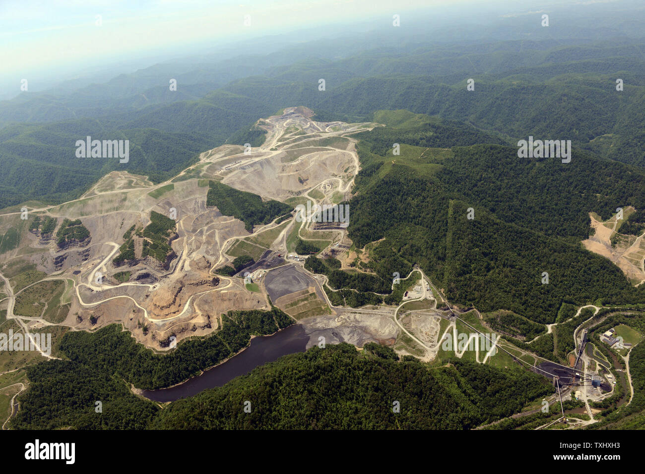 Mountaintop removal coal mining hi-res stock photography and images - Alamy