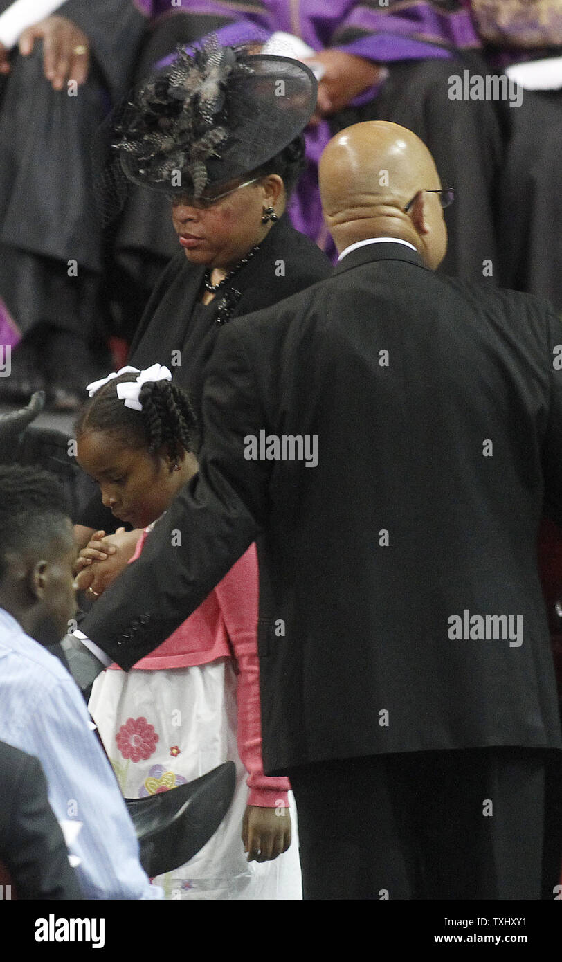 Jennifer Pinckney and her daughter Malana (L) are escorted past the ...