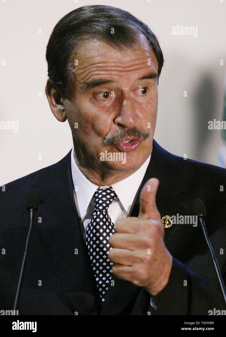 Mexican President Vicente Fox speaks at the dedication of the new ...