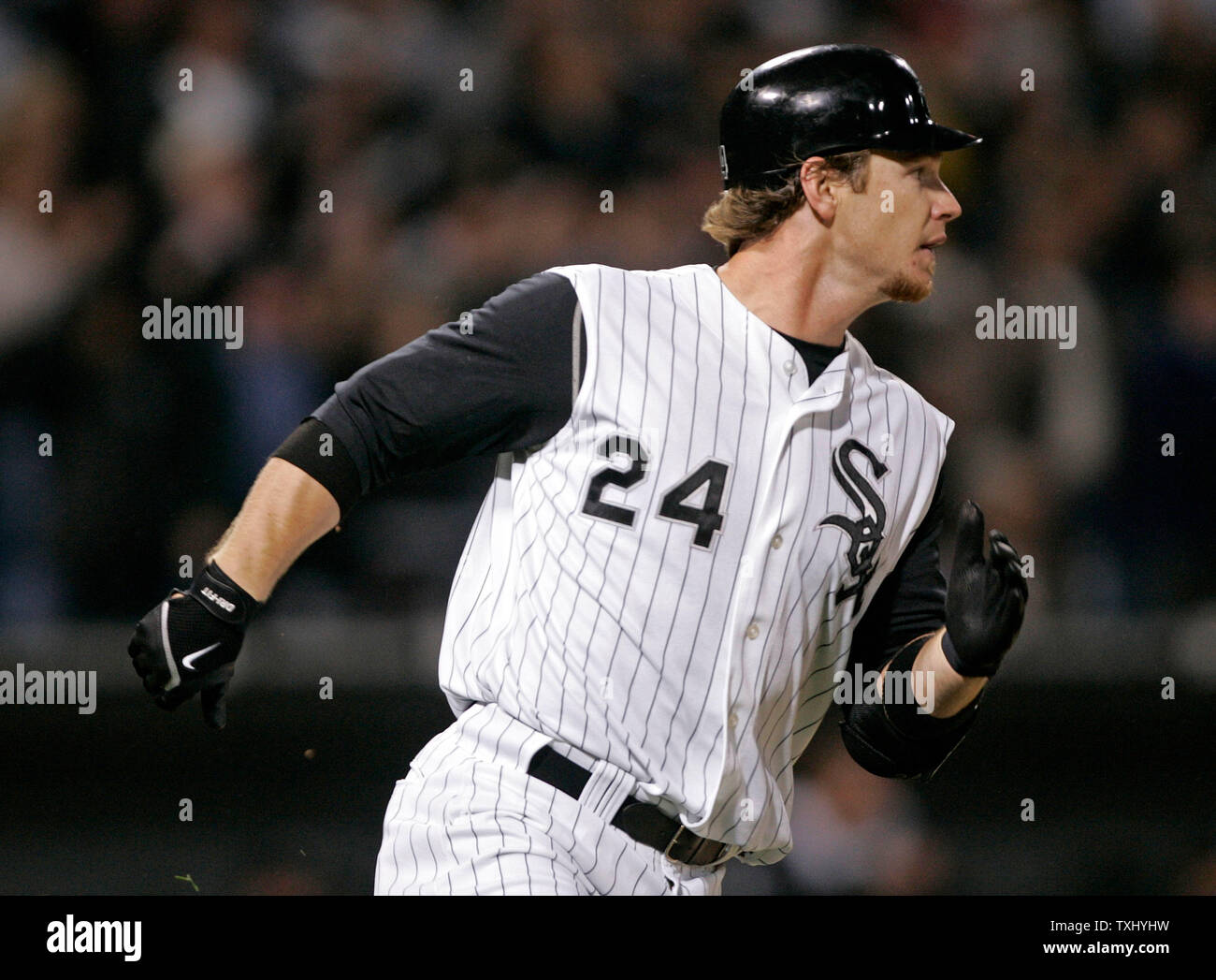 Chicago White Sox's Joe Crede watches his solo homer as he rounds first ...