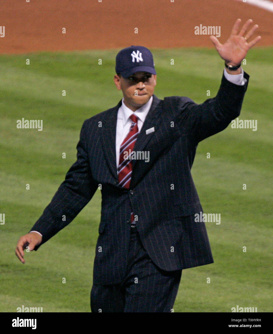 Alex Rodriguez waves to the crowd after being named to the Latino ...