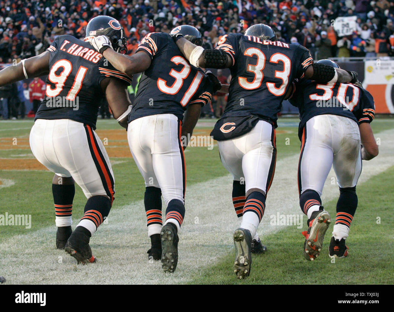 Chicago Bears' Tommie Harris (91) Nathan Vasher (31) Charles Tillman ...