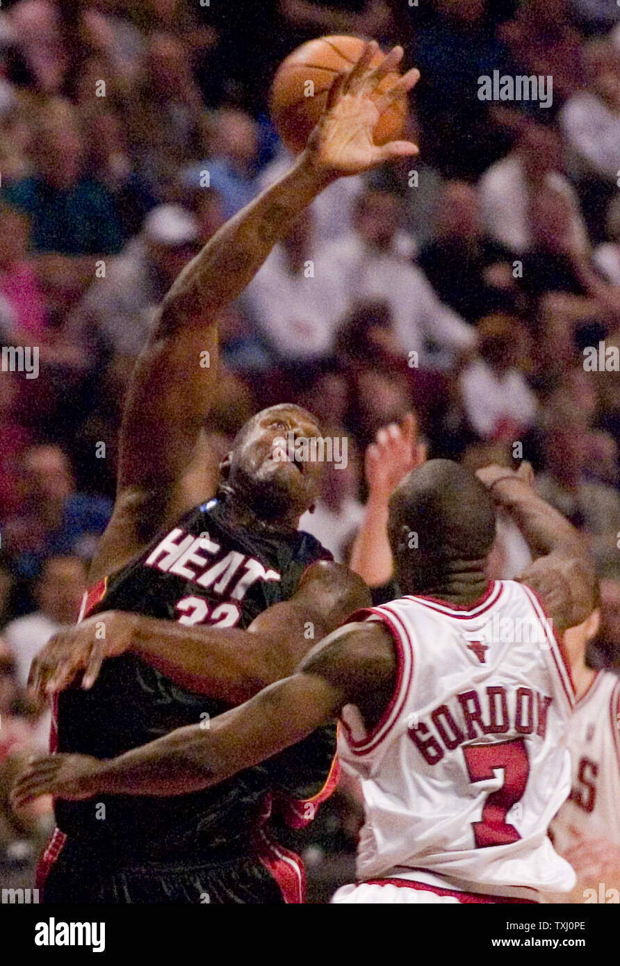Miami Heat's Shaquille O'Neal, left, tries to block Chicago Bulls' Ben ...