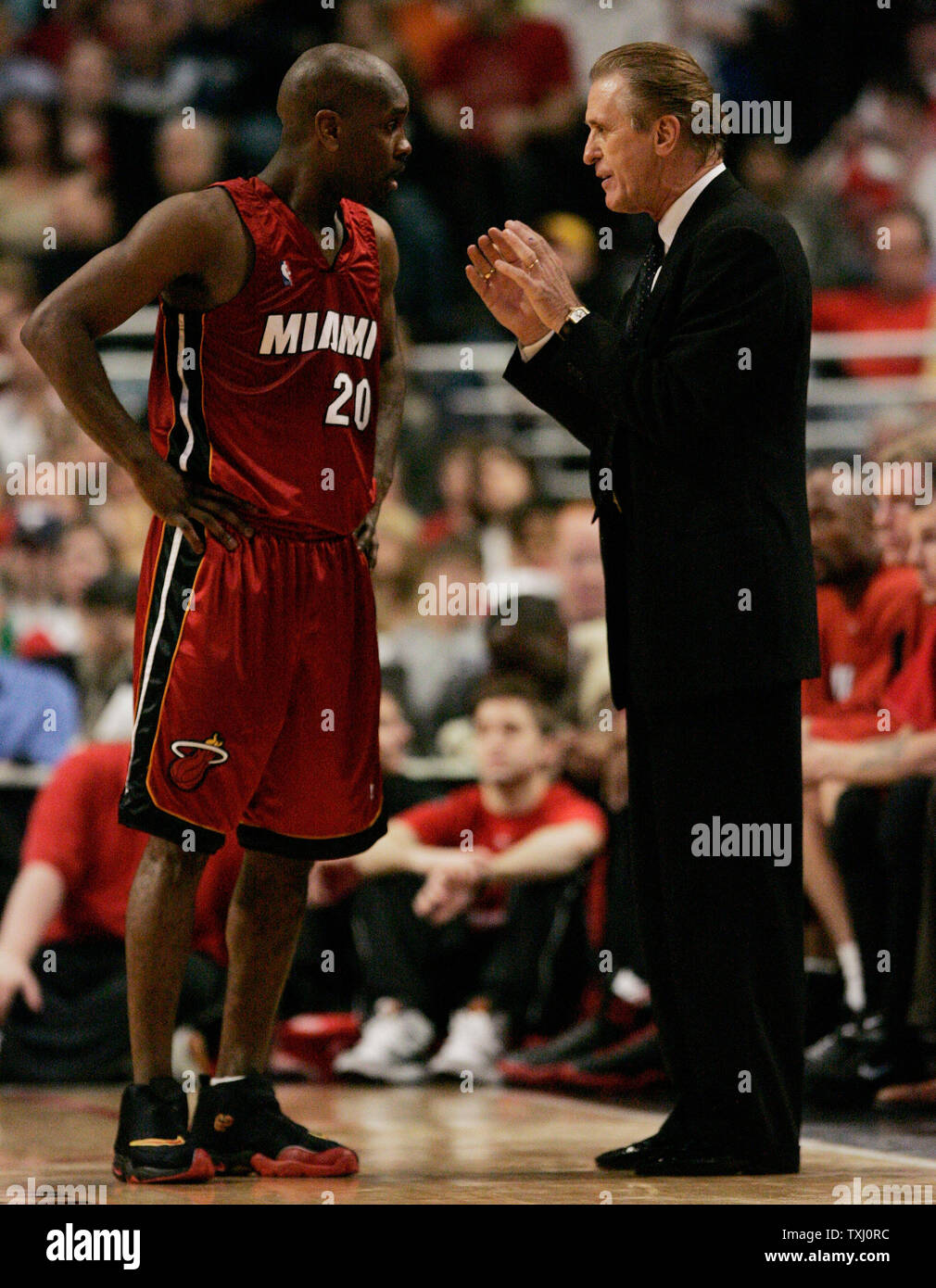 Pat riley coach hi-res stock photography and images - Alamy