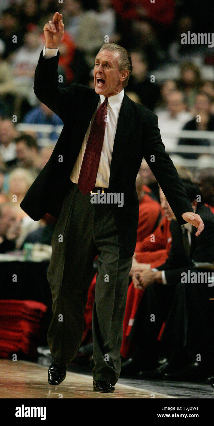 Miami Heat head coach Pat Riley yell to his team during the third ...