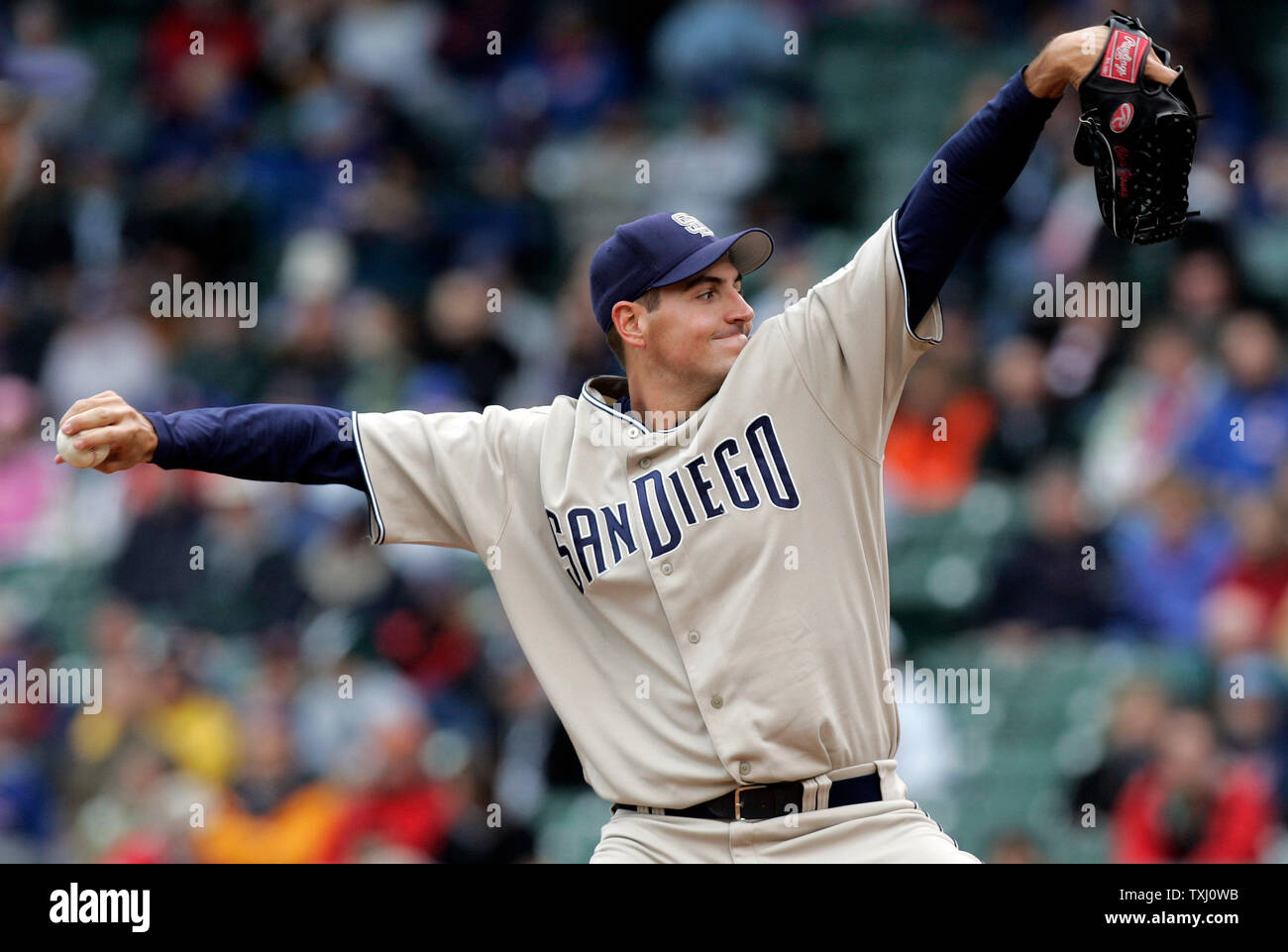 San Diego Padres starting pitcher Chris Young (32) throws against the ...