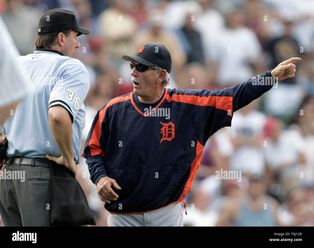 Manager arguing with umpire hi-res stock photography and images - Alamy