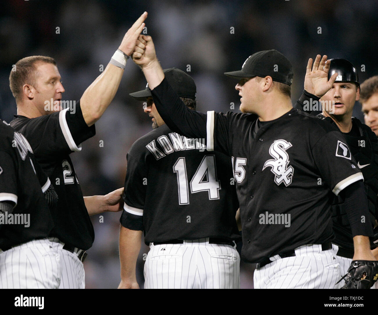 Bobby jenks a j pierzynski hi-res stock photography and images - Alamy