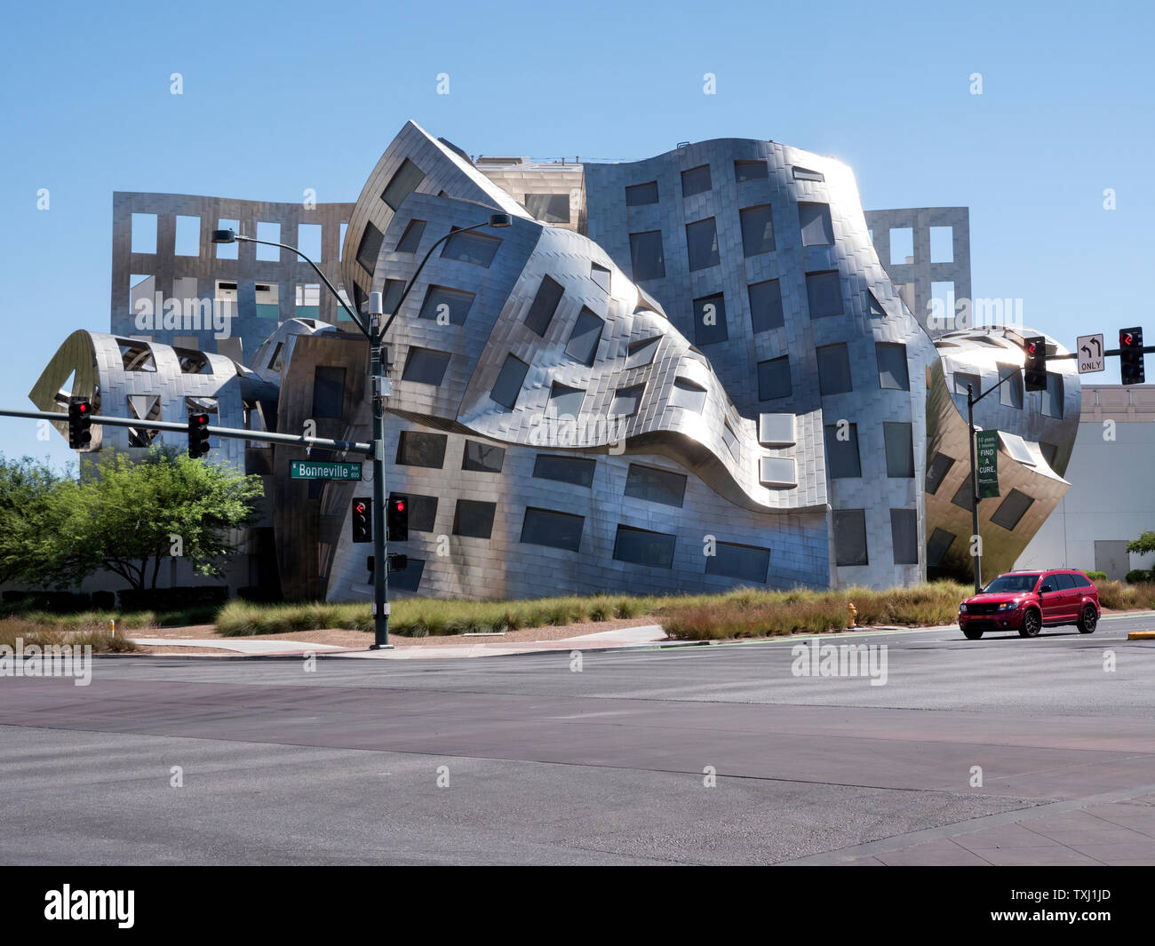 Frank gehry building hi-res stock photography and images - Alamy