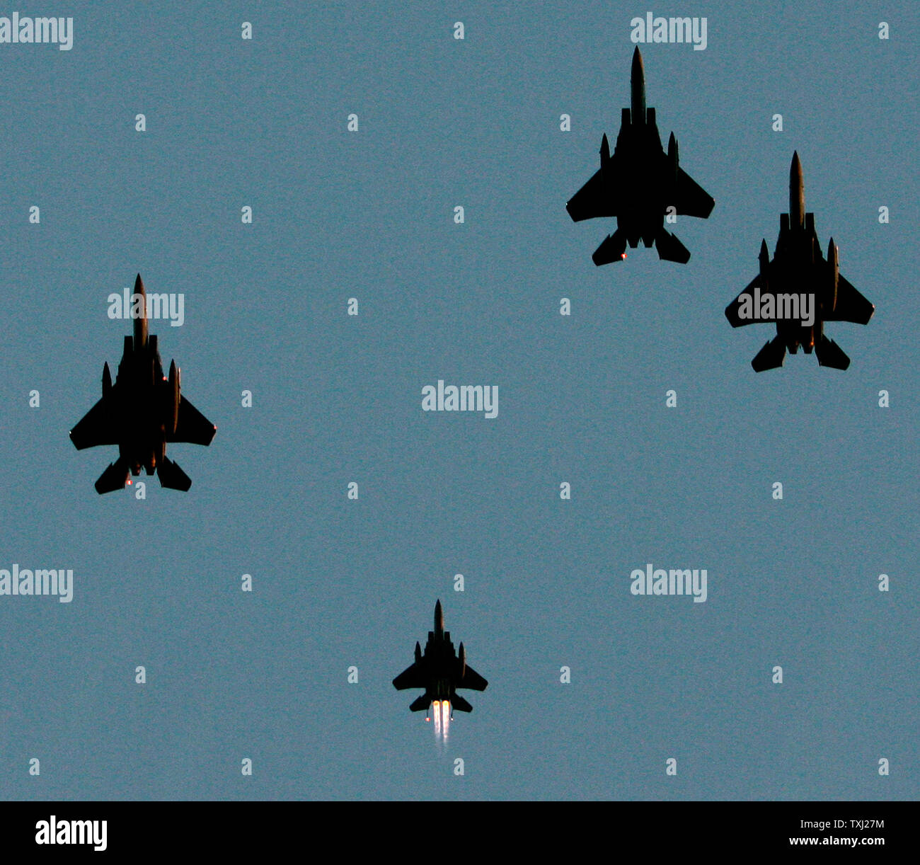 Missing man formation hi-res stock photography and images - Alamy