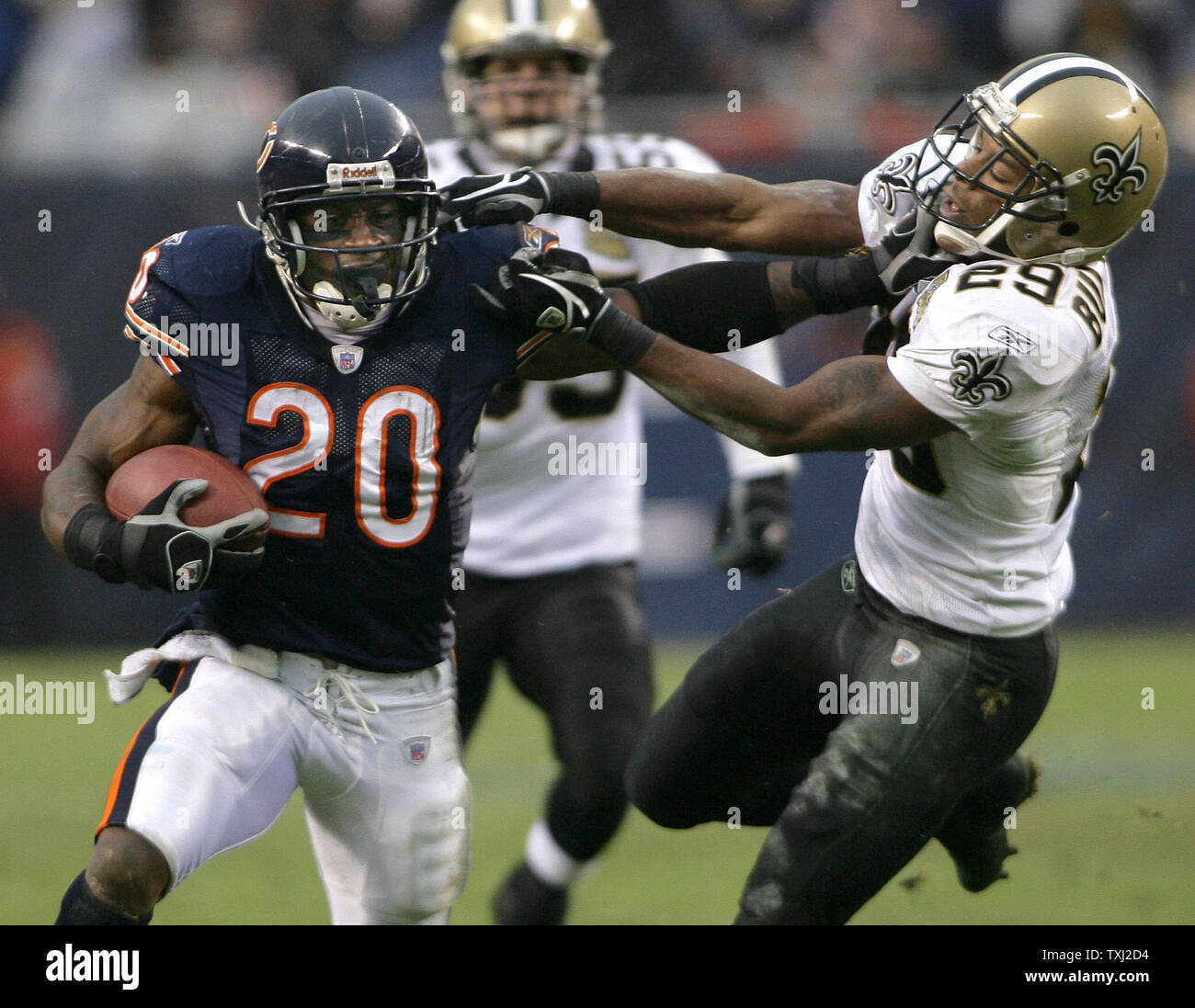Chicago bears running back jones hi-res stock photography and images ...