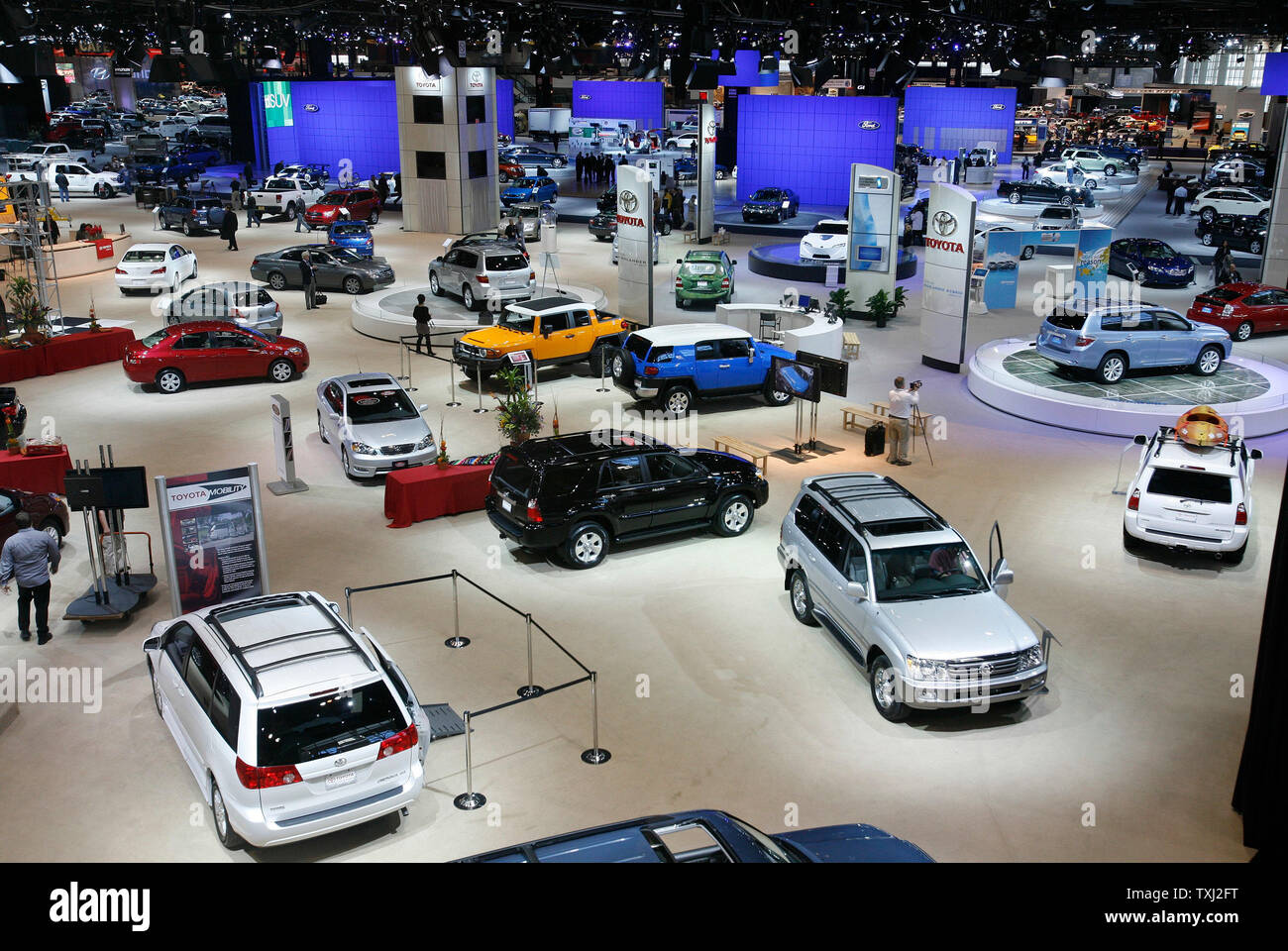 Cars are displayed at the 2007 Chicago Auto Show on February 8, 2007 in ...