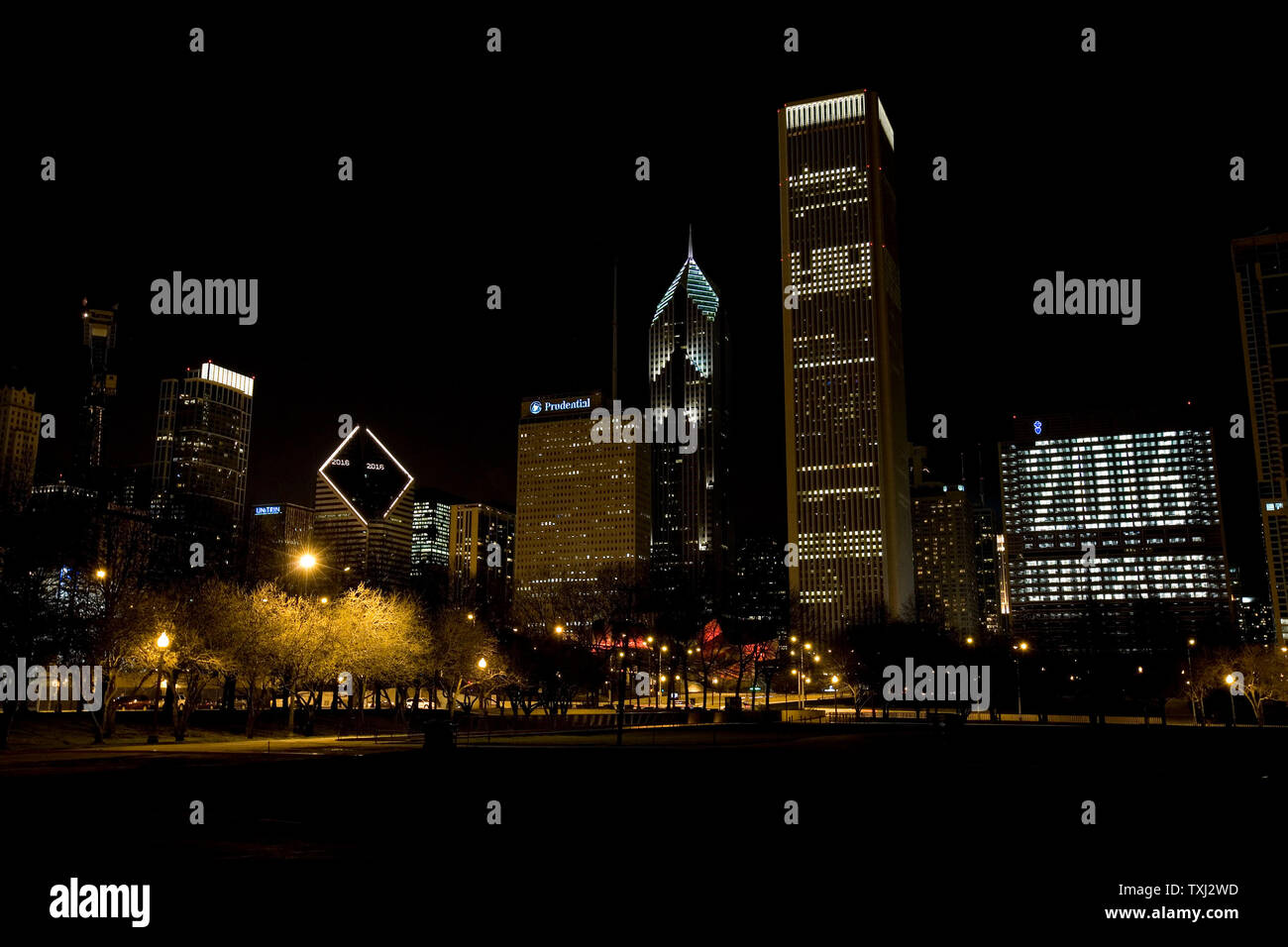 A building in downtown Chicago lights up with "Chicago 2016" after the ...