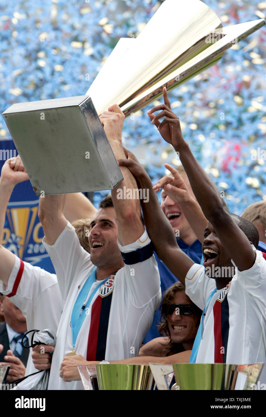 Concacaf gold cup trophy hi-res stock photography and images - Alamy