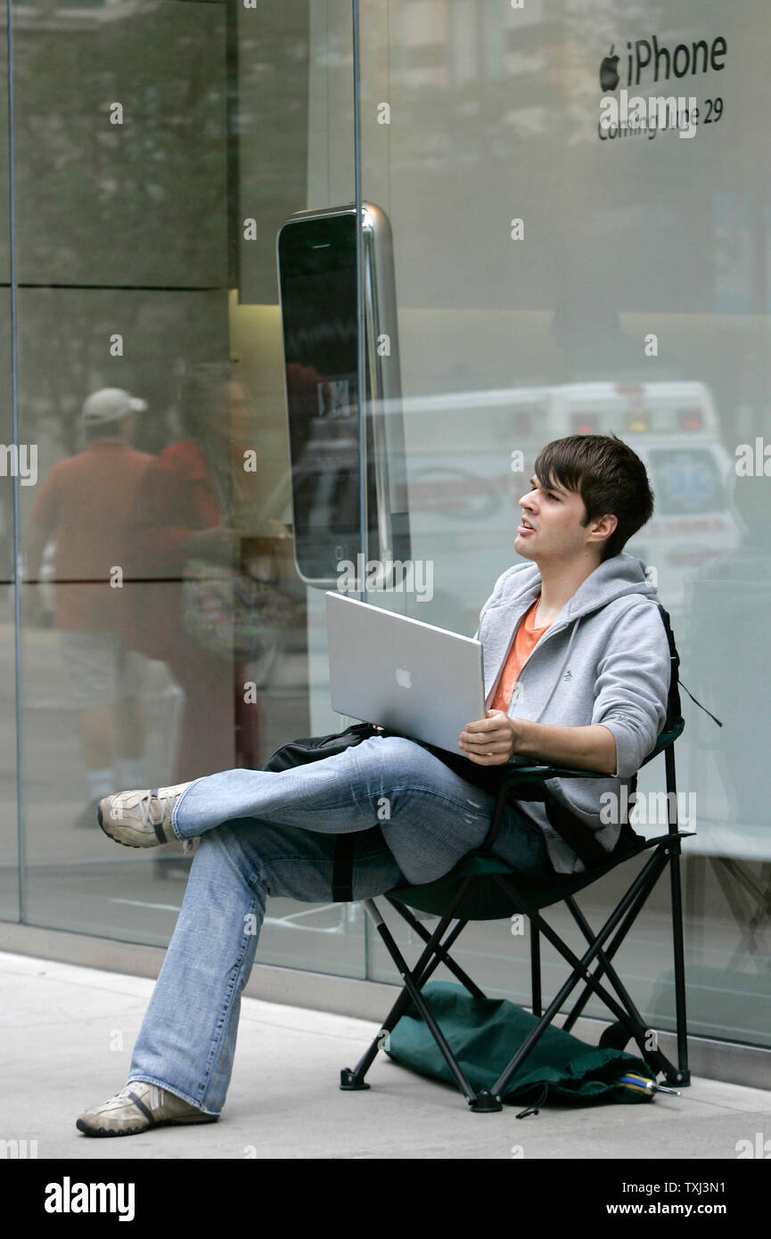 2007 first iphone hi-res stock photography and images - Alamy