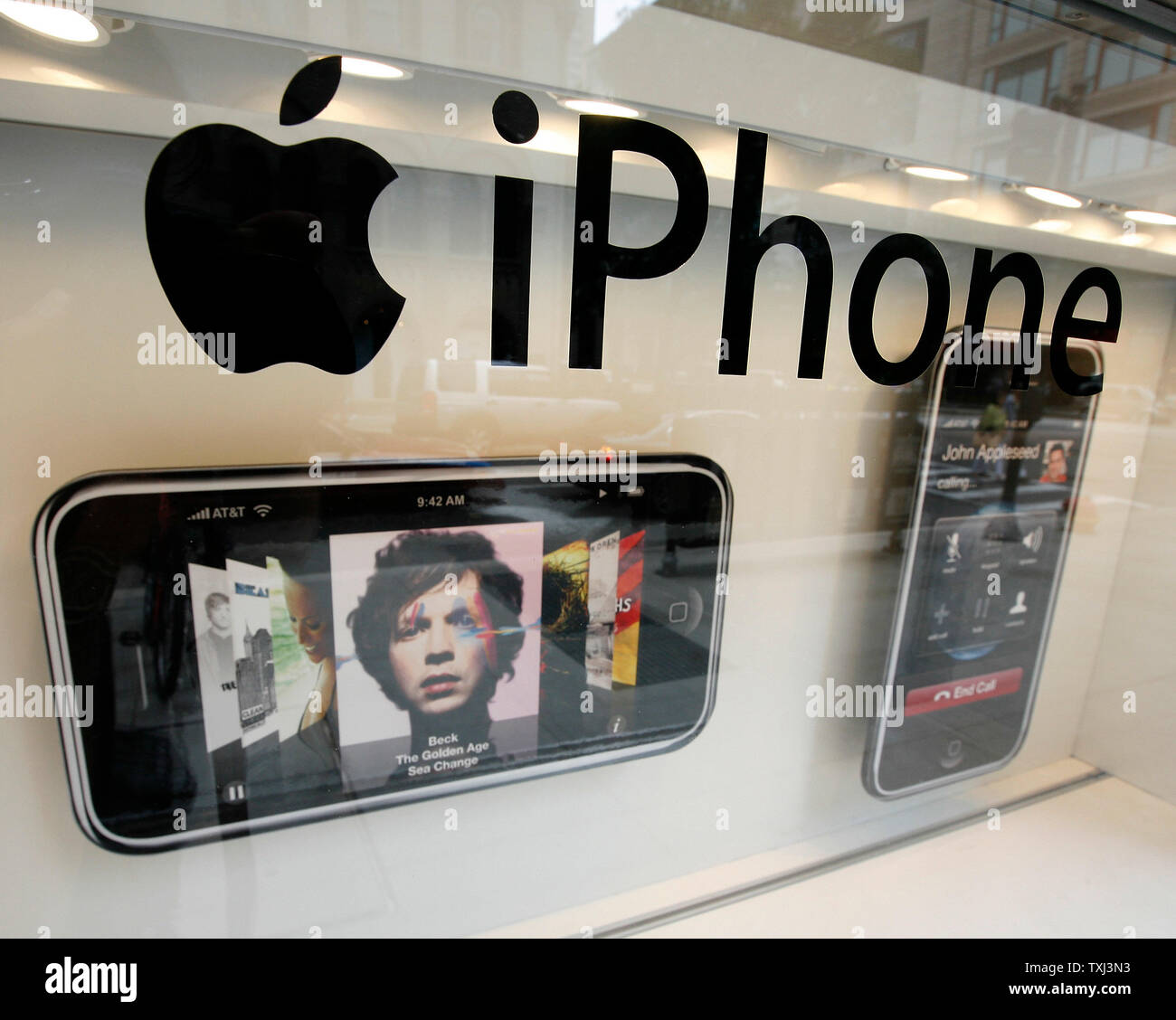 Windows at the Apple Store show off Apple Computer's new iPhone in ...