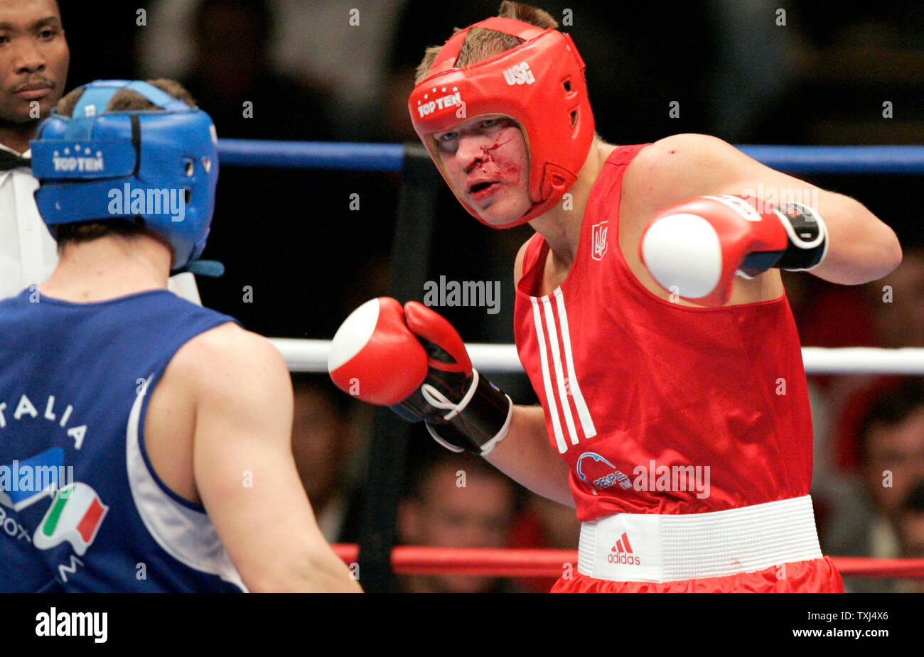 Vyacheslav Glazkov of the Ukraine, right, battles Italy's Roberto ...