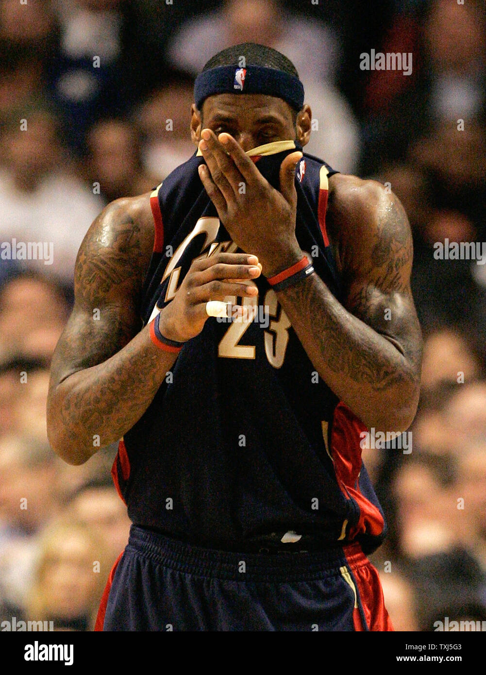 James lebron face hi-res stock photography and images - Alamy