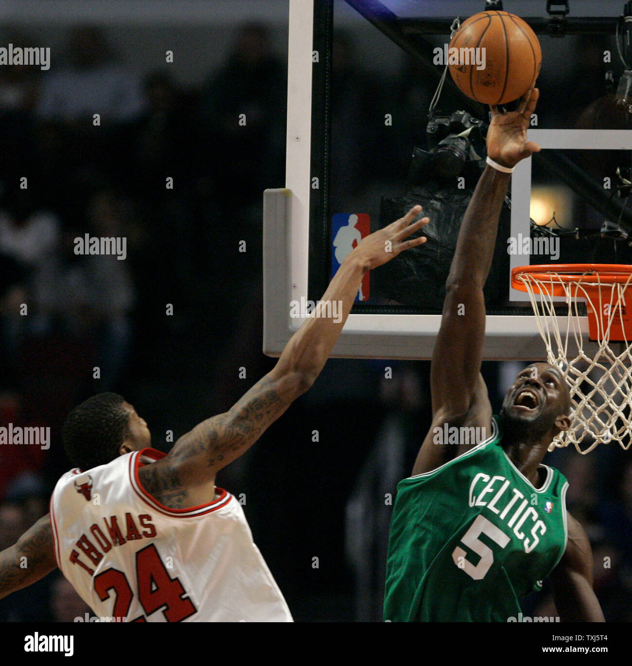 Kevin garnett blocks hi-res stock photography and images - Alamy