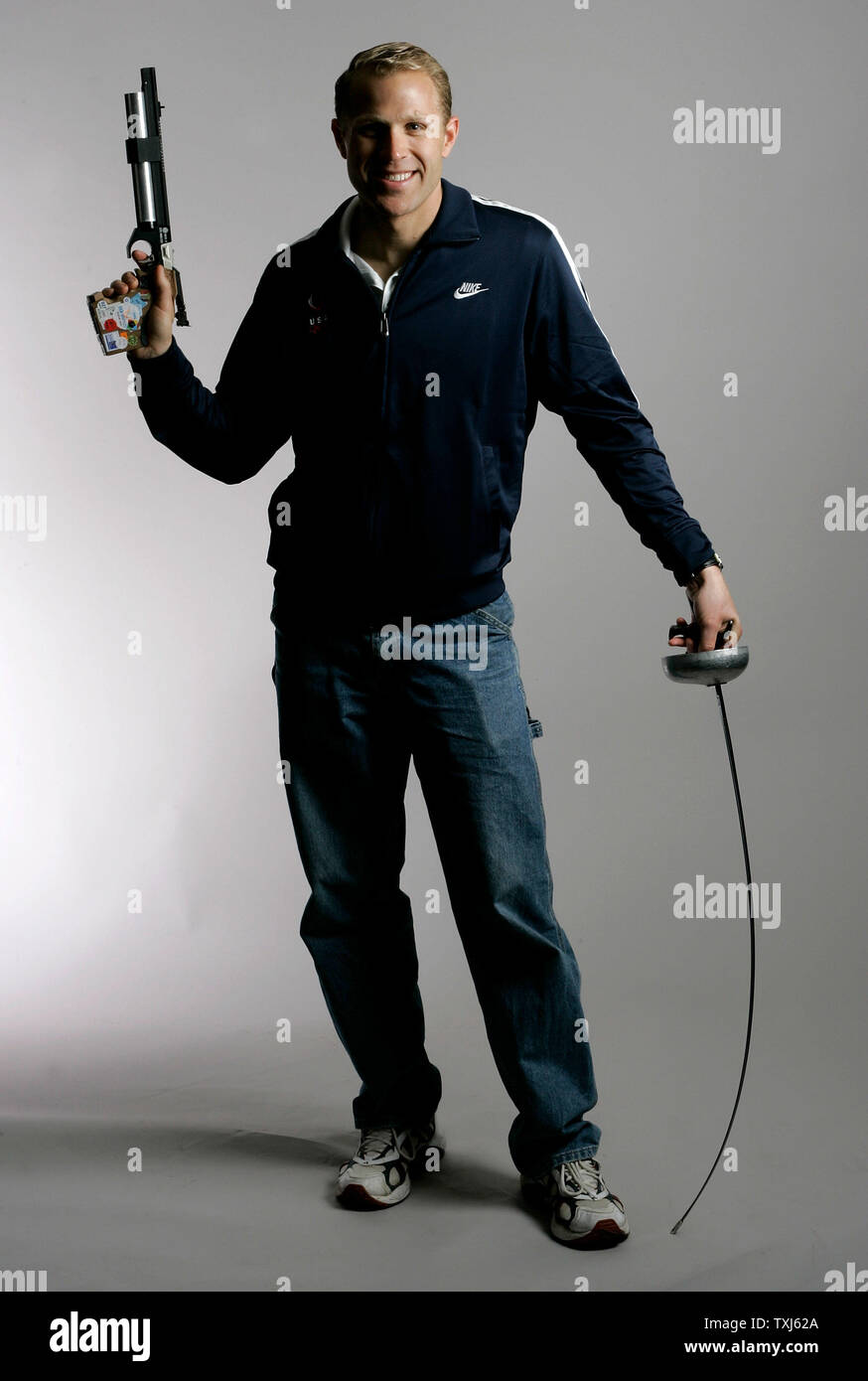 Modern pentathalon olympics hi-res stock photography and images - Alamy