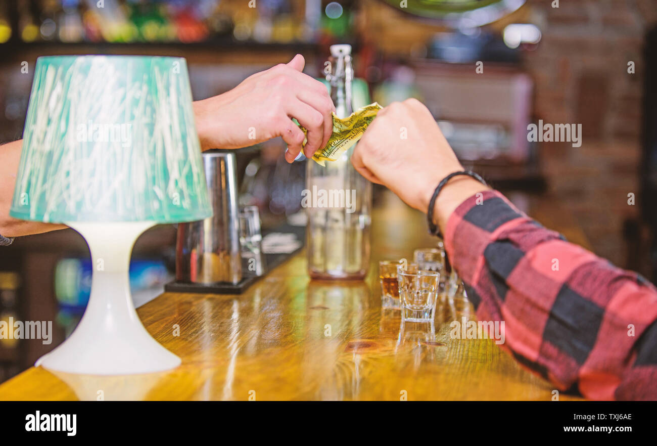Cash counting tips hi-res stock photography and images - Alamy