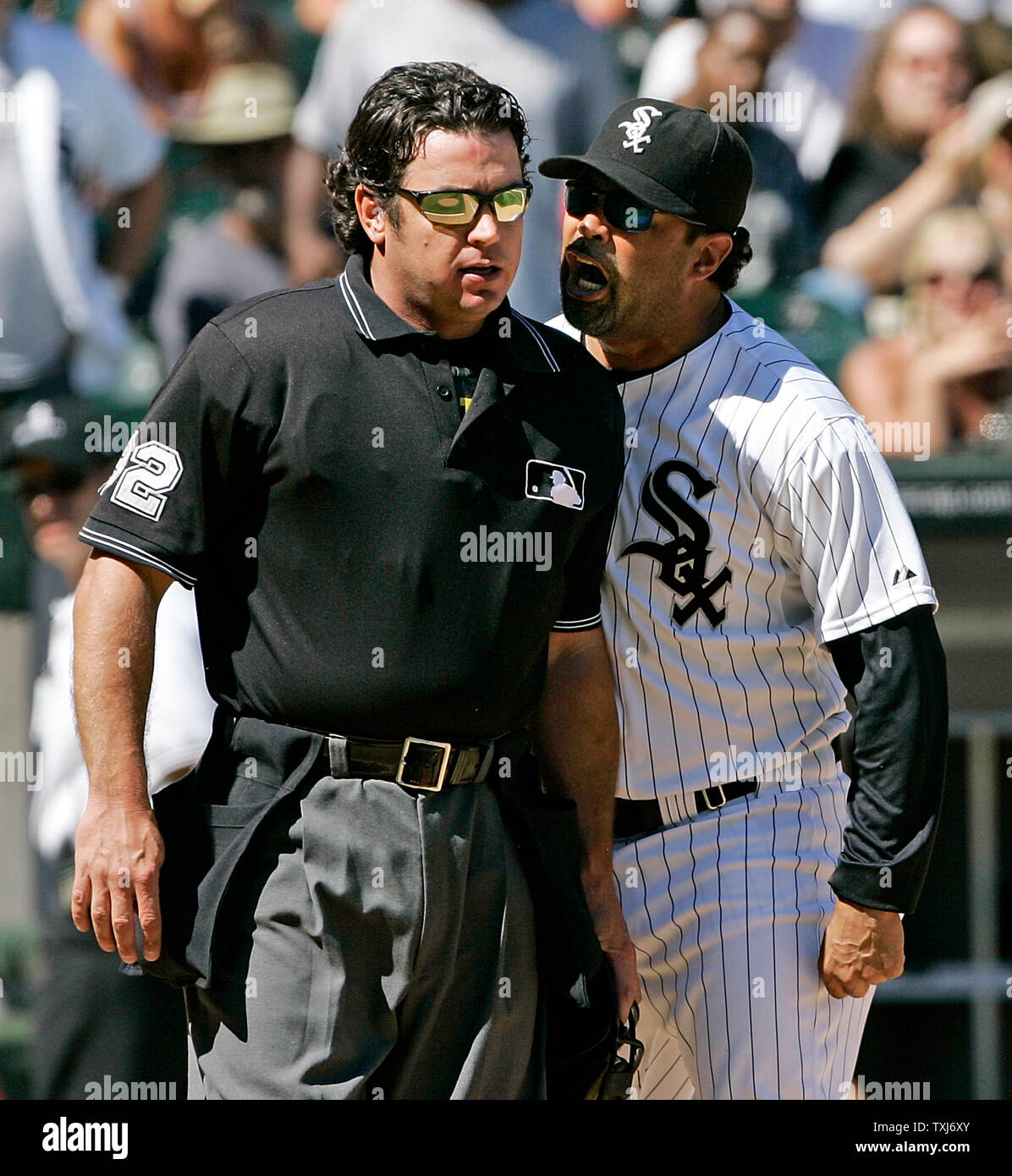 Chicago White Sox manager Ozzie Guillen (R) argues with home plate ...